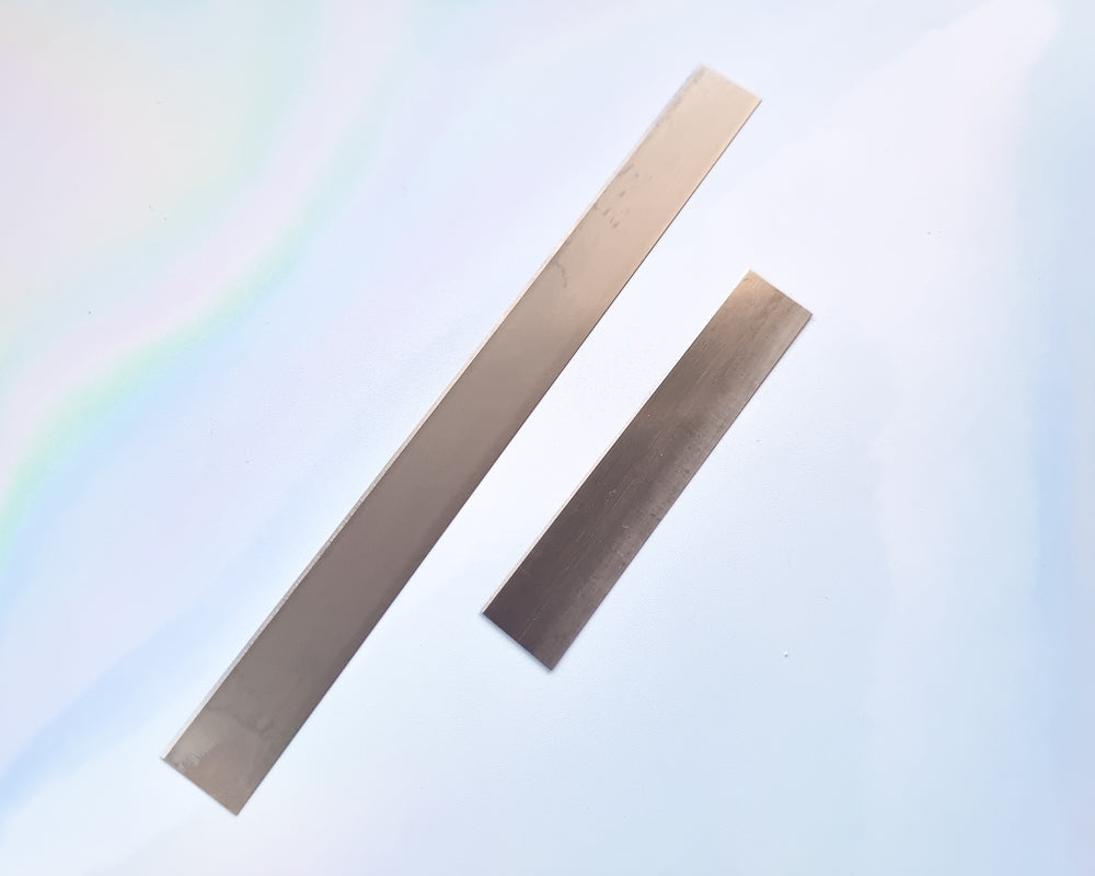 Flexible Tissue Blade – Blackbird and Violet